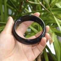 China Polished Hetian Jade Nephrite Green Bangle Bracelet with Traditional Chinese Style Design for sale