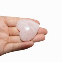 China Carved Rose Quartz Heart Shaped Stone Technique Carved 0.35kg Natural Gemstone Hearts for Wedding Gift for sale