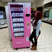 China Customized Small Size Automatic Beauty Mini Vending Machine Lipgloss and Eyelashes Vending Machine for sale