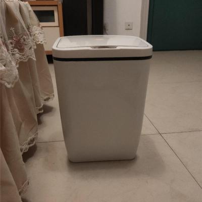 China Convenient Operate Automatic Garbage Can 12L Capacity With 1 Year Warranty for sale
