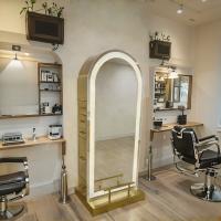 China Kingstin Modern Floor-Standing Hair Salon Mirror Station Gold Stainless Steel Frame LED Barber Mirror Styling Unit for sale