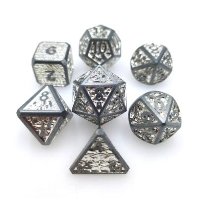 China Plai card Sharp Edge Resin Dice Metal Antiwear Hand Carved Polyherdal for sale