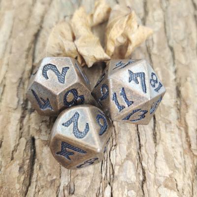 China Poker Gold Plated Resistant Sharp Edged Hand Pouring Suitable Edge Metal Polyhedral Copper for sale