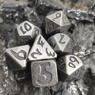 China Dungeons and Dragons RPG Dice Gold Dice Set Multipurpose Resistant Sharp Edged for sale
