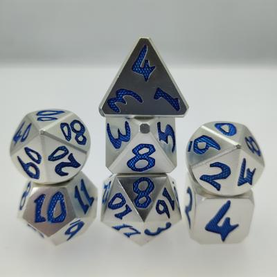 China Portable Hand Poured RPG Dice Hand Polished Wear Resistant Polyhedral 7 Die for sale