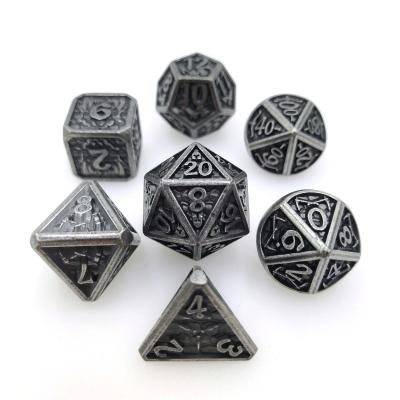 China Anti Wear Sturdy Metal RPG Dice Cuprum Polyhedral Dice Set Black And White for sale