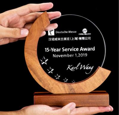 China Individualized Custom Resin Trophies Crystal And Solid Wood Combination Trophy for sale
