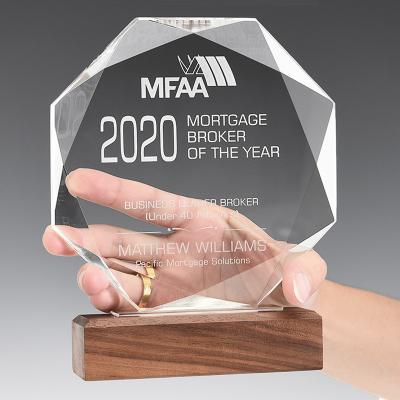 China Wooden Base Custom Resin Trophies Personalized Crystal Trophy for sale