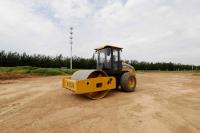 China High Productivity Heavy Duty Road Roller Compactor Single Drum 2200r/Min for sale