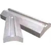 China High Manganese Steel Impact Crusher Blow Bar Mining Machine Spare Parts for sale