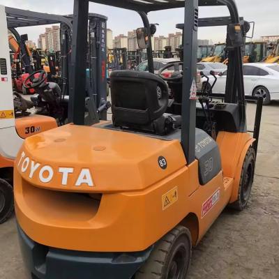China Japan Toyota FD30 3 Ton Forklift Truck in Good Condition with 2.6*1.2*2.8 Dimensions for sale
