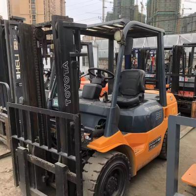 China 3ton Toyota FD30 Used Forklift Original Japan Diesel Forklift for Your Warehouse Needs for sale