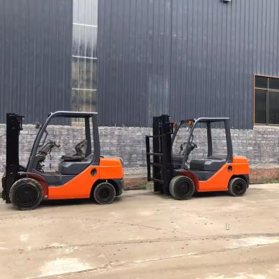 China 2012 Used Japan Toyota 3 Ton Forklift with 3 Mast Fork Lift and Automatic Manual Control for sale