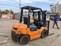 China JAPAN TOYOTA 3 ton 7F FD30 Forklift Triple Mast for Versatile Material Handling for sale