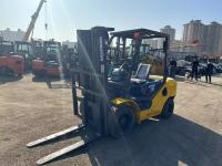 China Komatsu FD25 FD30 Diesel Forklift with 1.2M Fork Length and Side Shifter at Affordable for sale