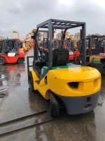 China Komatsu FD30 Mini Forklift Cargo Handler with Diesel Power Source and 3 kg Weight for sale