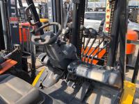 China Komatsu FD30 Mini Forklift Cargo Handler with Diesel Power Source and 3 kg Weight for sale