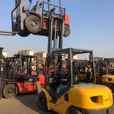 China 3 kg Weight Used Komatsu Forklift FD30 3000kg TCM Japanese ISUZU Engine for sale
