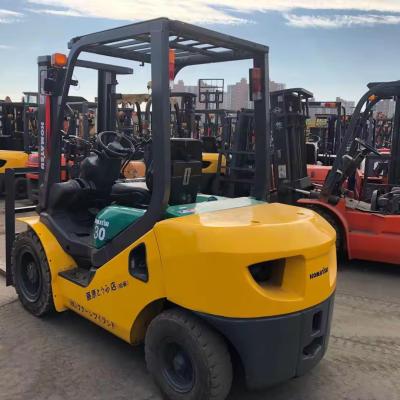 China Used Komatsu FD30 3T Diesel Mini Forklift with Overall Dimensions 2.6*1.2*2.8 in Japan for sale