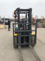 China Komatsu FD25 FD30 FD50 FD70 7 Ton Forklift with and 2.6*1.2*2.8 Overall Dimensions for sale