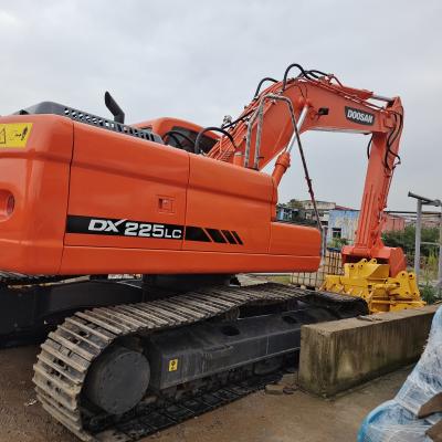 China Doosan DX225 DH225 Excavator 2800 Working Hours 0.7 Bucket Capacity Hydraulic Crawler for sale