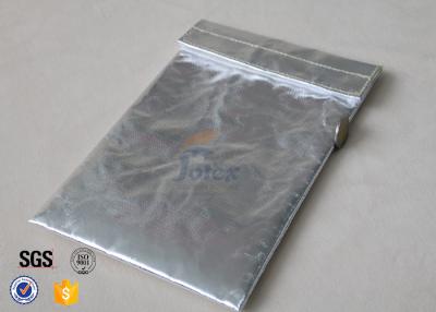 China Silver Fiberglass Fireproof Document Bag 27x17cm 550°C Heat Resistance for Photos Cash Passports for sale