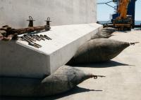 China Big Carrying Capacity Marine Rubber Airbag , Boat Recovery Airbags Small Size While Deflated for sale