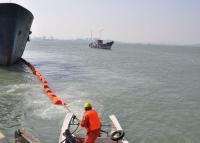 China PVC Spill Containment Boom , Floating Oil Boom Working Tensile Strength 20 To 130kN for sale