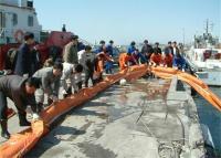 China PVC Floating Oil Containment Boom Excellent Wave Riding And Steadiness for sale