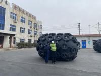 China Protects Long Ship With Pneumatic Boat Fender / Marine Rubber Fender for sale