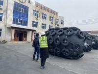 China Protects Long Ship With Pneumatic Boat Fender / Marine Rubber Fender for sale