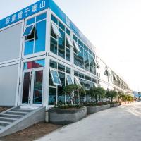 China Prefab Flat Pack Container House  With Glass Curtain Wall for sale