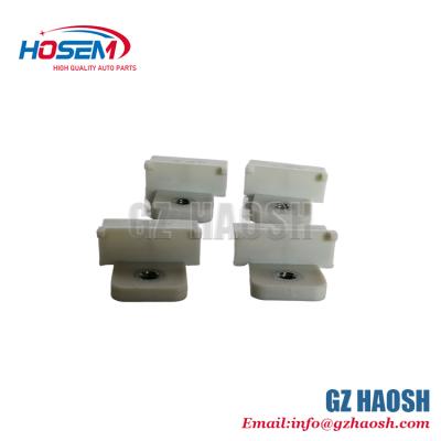 China Isuzu 700P 4HK1 Holder Door Glass 8-98041907-0 Door Window Retainer Fastener Clip for sale