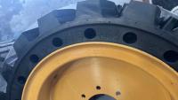 China Skid Steer Solid Tyres 10-16.5  12-16.5 Skid steer loader tires for Bobcat skid loaders , CAT skid loader , DEERE , JCB for sale