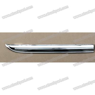 China Chrome Finisher Lamp Upper For Nissan UD PKB/CWM454 Nissan Ud Truck Spare Body Parts for sale