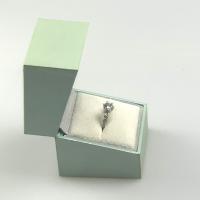 China Luxury Ring Paper Box Shiny Green Slanted Opening Iridescent Jewelry Packaging for sale