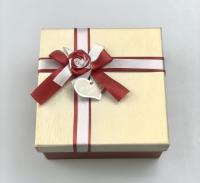 China Shiny Iridescent Paper Gift Packaging Box Matt Varnish Pantone Color Printing for sale