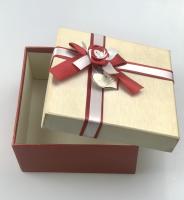 China Shiny Iridescent Paper Gift Packaging Box Matt Varnish Pantone Color Printing for sale
