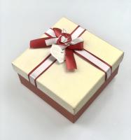 China Shiny Iridescent Paper Gift Packaging Box Matt Varnish Pantone Color Printing for sale