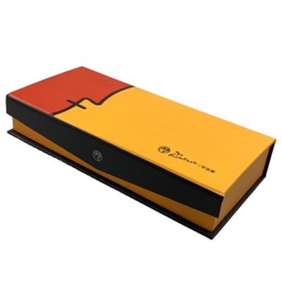 China Specialty Paper Magnetic Closure Gift Box With Cloth Insert Pen Display for sale