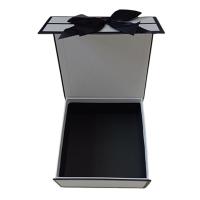 China Ribbons White Magnetic Closure Gift Boxes Perfume Paper Cosmetic Packaging for sale