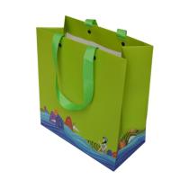 China Christmas Recycled Paper Gift Bags Pantone CMYK Printed Ribbon Handle Bags for sale