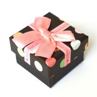 China Christmas Paper Gift Packaging Box 6*6*6CM PMS Printing With Ribbon for sale