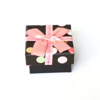 China Christmas Paper Gift Packaging Box 6*6*6CM PMS Printing With Ribbon for sale