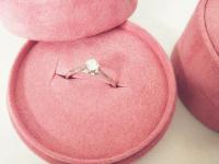 China Velvet Necklace Chain Engagement Ring Box Round Shape Custom Logo for sale