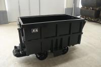 China Side-dumping type Mine CAR Side Dump Mine Car Self-Unloading Mining Cart Traction Locomotive Ore Transport Curved Rail Pull Rod Side Door Unload Mine Loading Equipment Mine Car Ore for sale