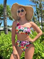 China Flattering One-Piece Swimsuit With Removable Padding For Women for sale