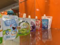 China Customizable Size Plastic Spout Juice Pouch Frost Resistant Flexible Spout Sachet for sale