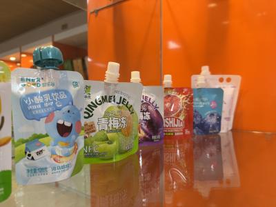China Customizable Size Plastic Spout Juice Pouch Frost Resistant Flexible Spout Sachet for sale