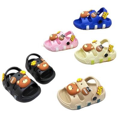 China EVA Cartoon Bear Kids Sandals Anti-slip Soft Sole Children Beach Clogs for sale